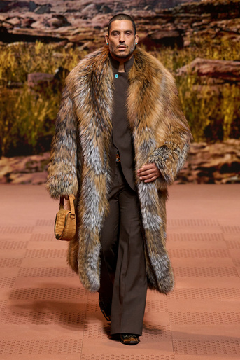 Total Management - Stylists - MATTHEW HENSON